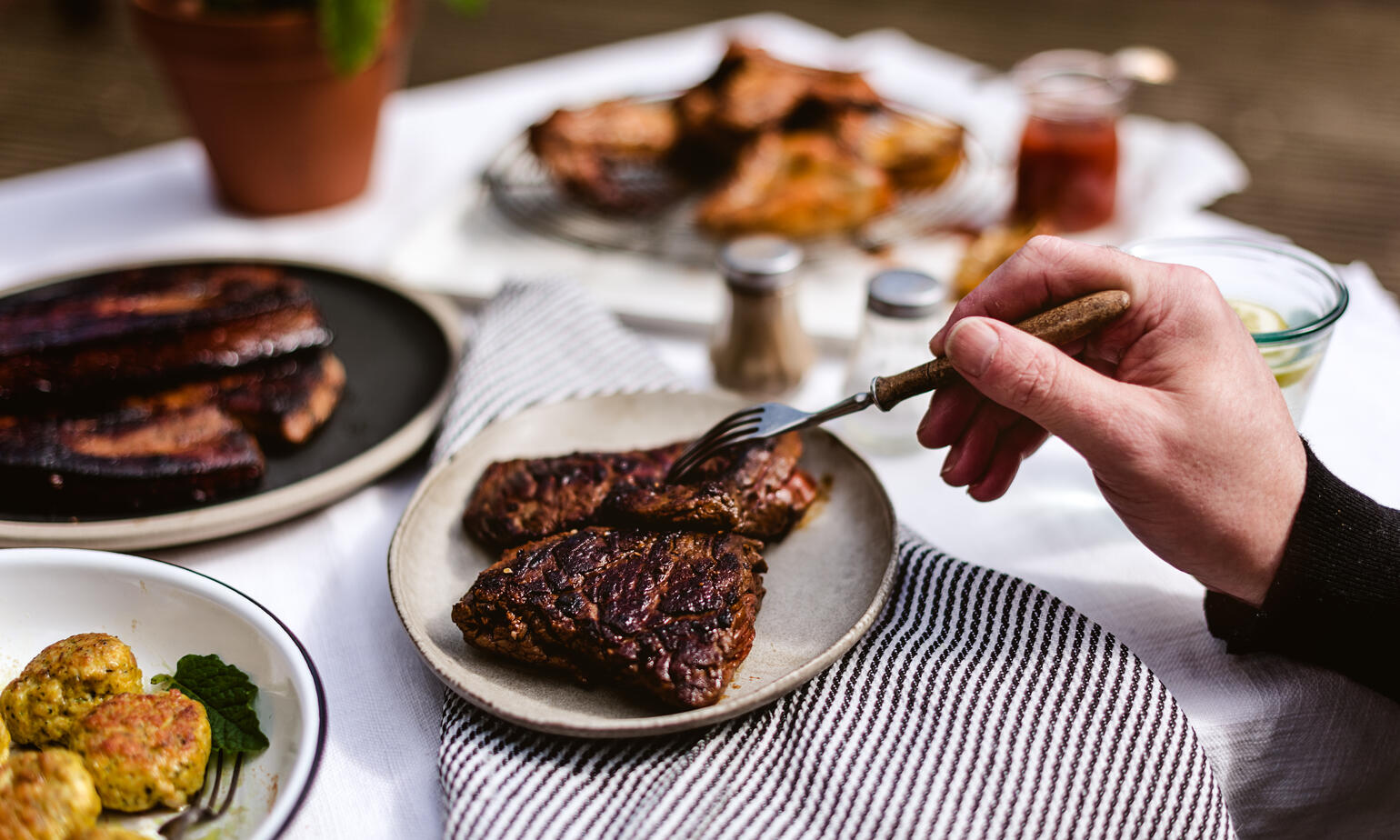 Relaxed Summer Entertaining at Home - Farmison & Co