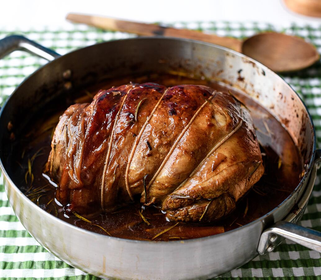5 Hour Leg of Lamb With Rosemary, Shallots & Garlic Recipe - Farmison & Co